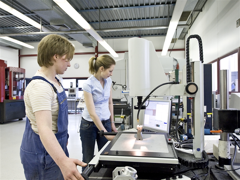 Maschinenbauingenieure Bei Der Arbeit